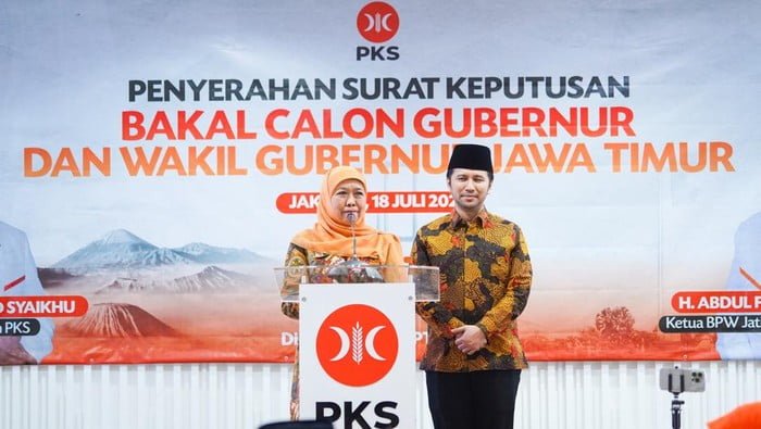 Khofifah-Emil Resmi Dapat Dukungan PKS untuk Pilgub Jatim 2024 - Siaranesia Khofifah-Emil Resmi Dapat Dukungan PKS untuk Pilgub Jatim 2024 - Siaranesia
